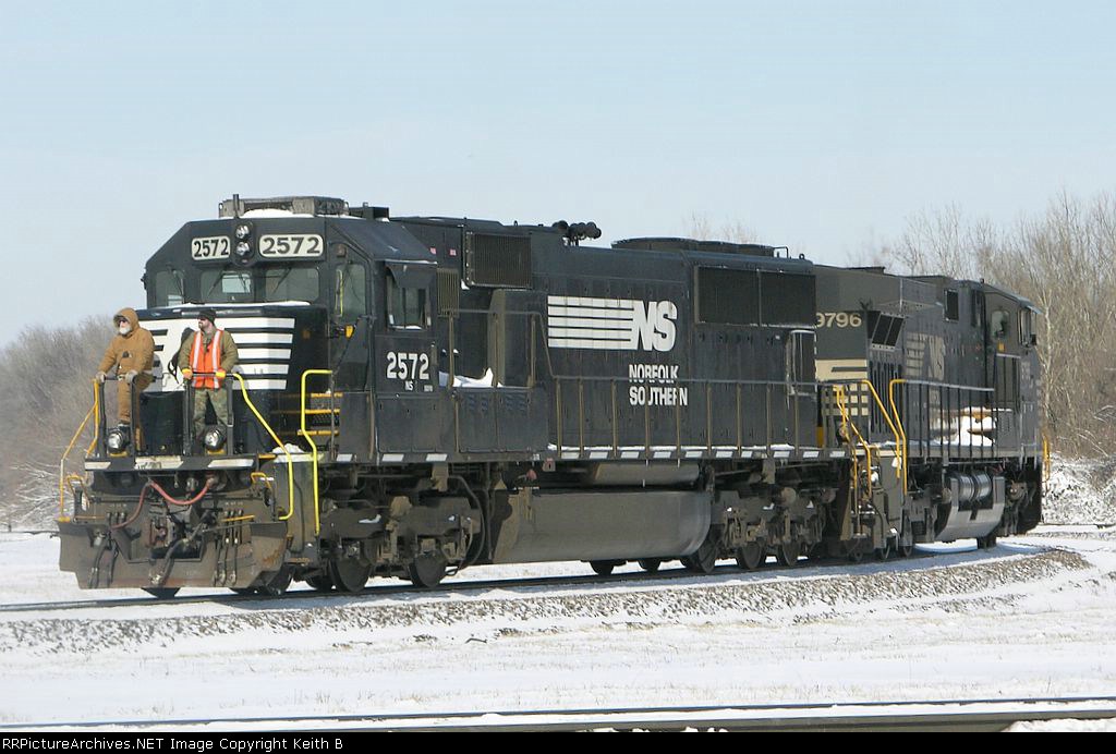 NS 2572